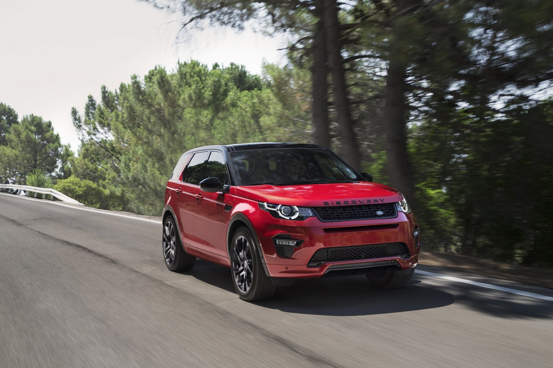 Land Rover lança Discovery Sport e Range Rover Evoque com motor flex