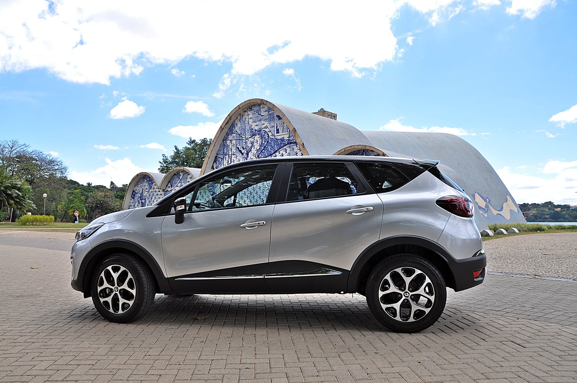 Renault Captur Intense 2.0: alma romena e carinha de francês