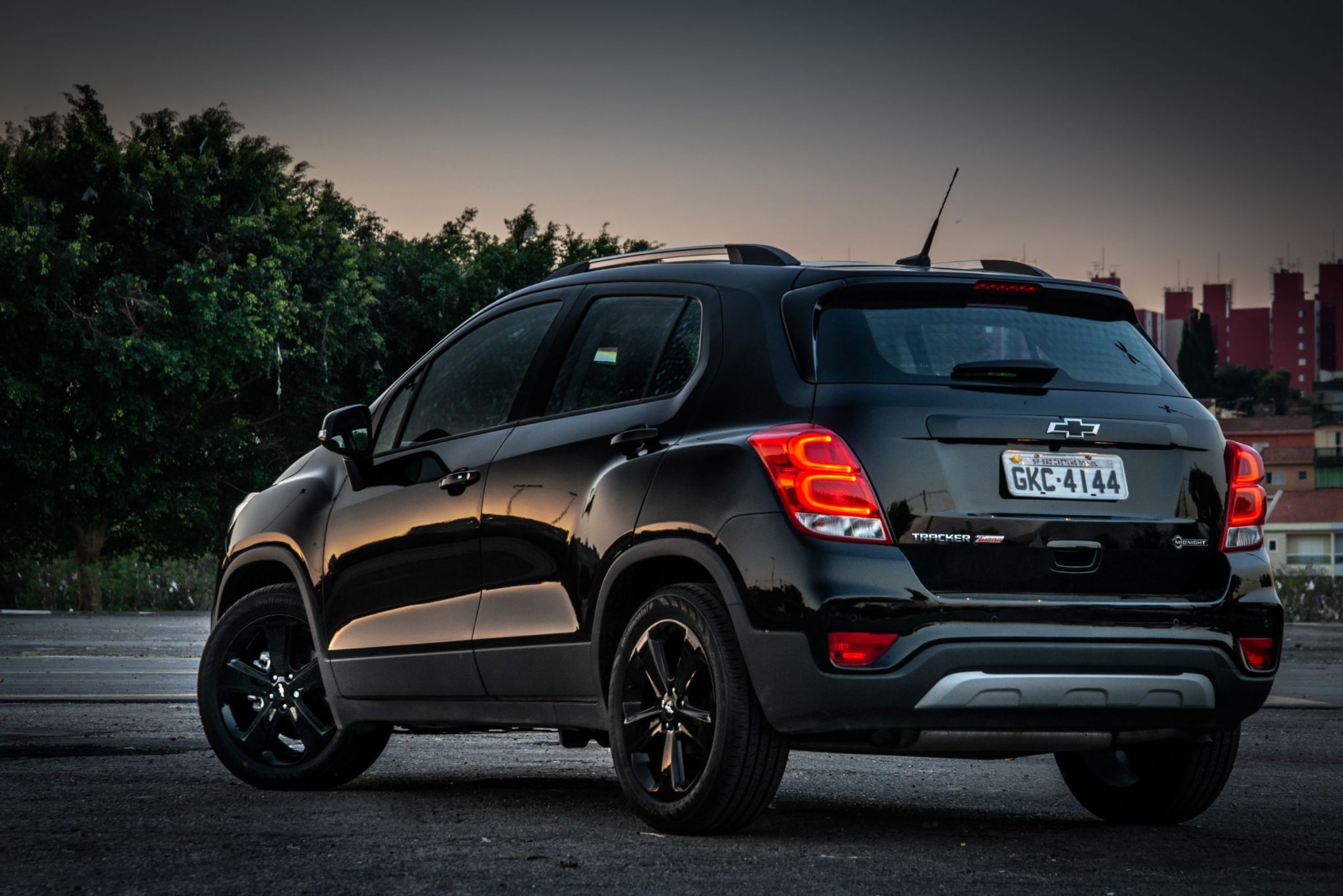 Chevrolet lança Tracker Midnight, versão 'black tie' do SUV