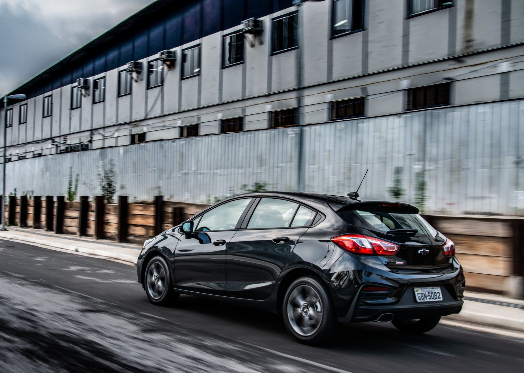 Cruze Hatch é uma boa opção em meio a febre dos SUVs no Brasil