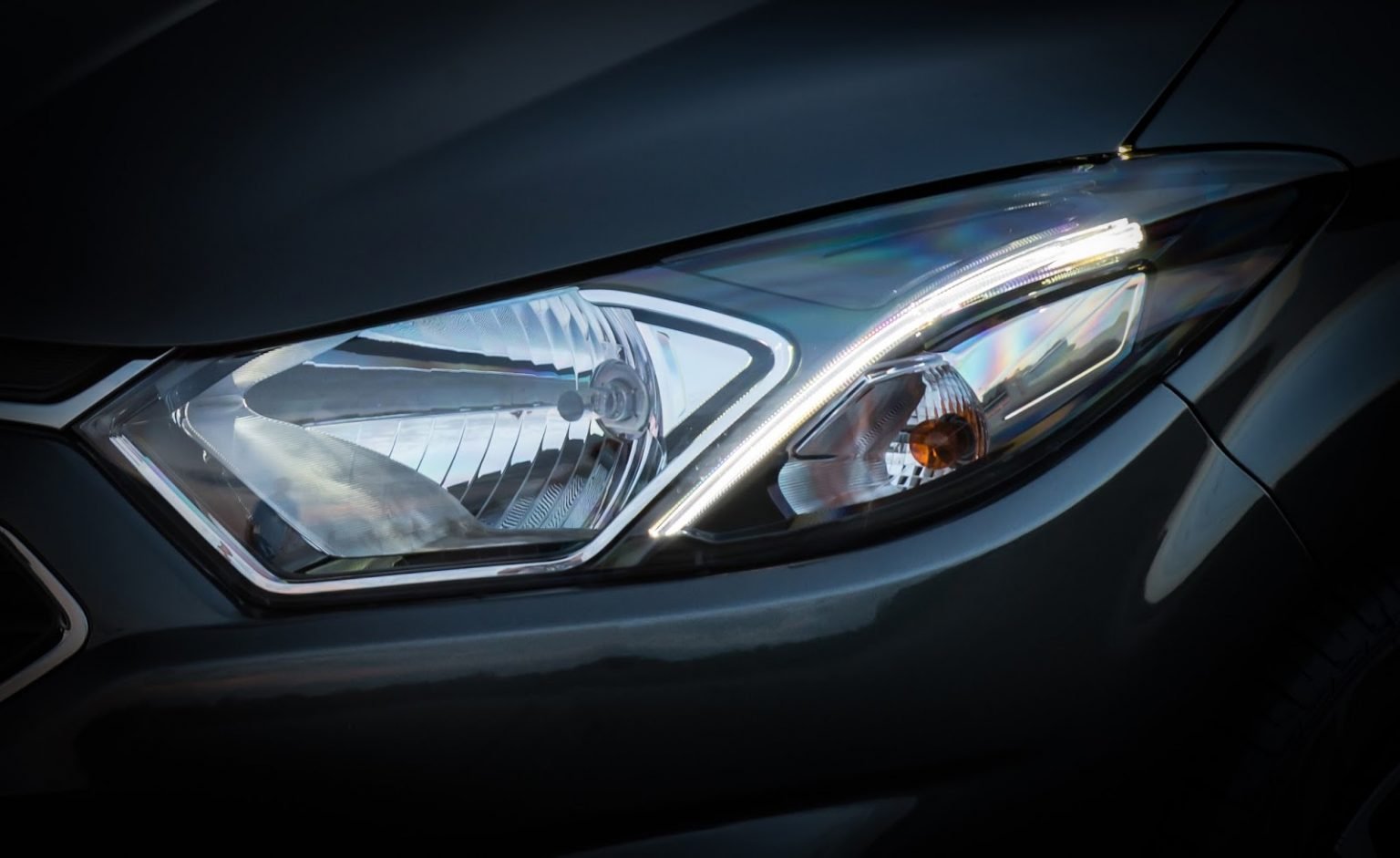 O que é DRL, luz de posição e qual delas pode render multa