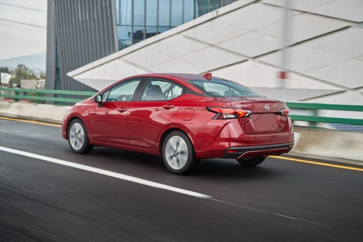 Novo Nissan Versa está vindo. Mas, e o antigo?