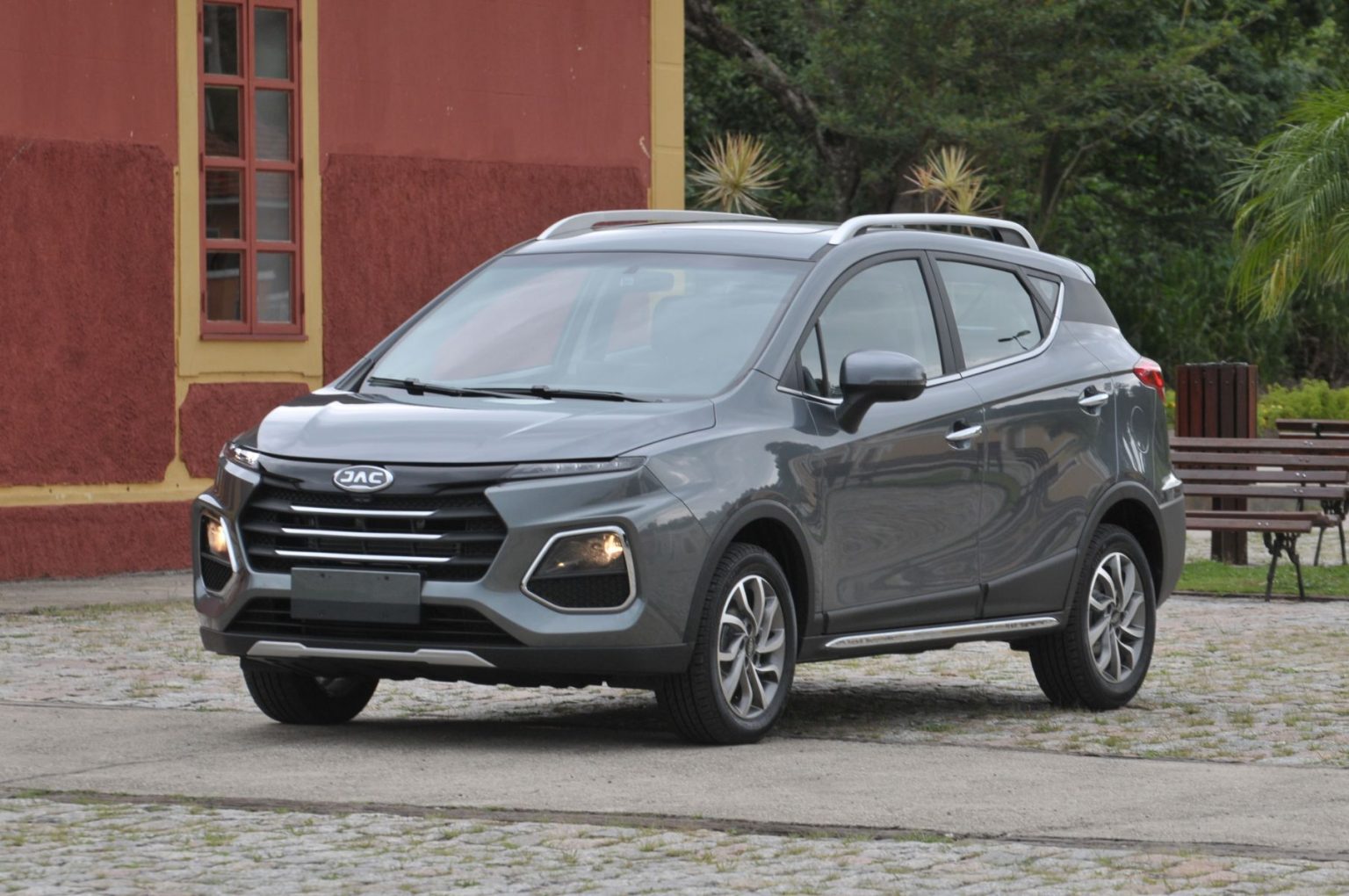 Os 10 carros com teto-solar mais baratos do Brasil