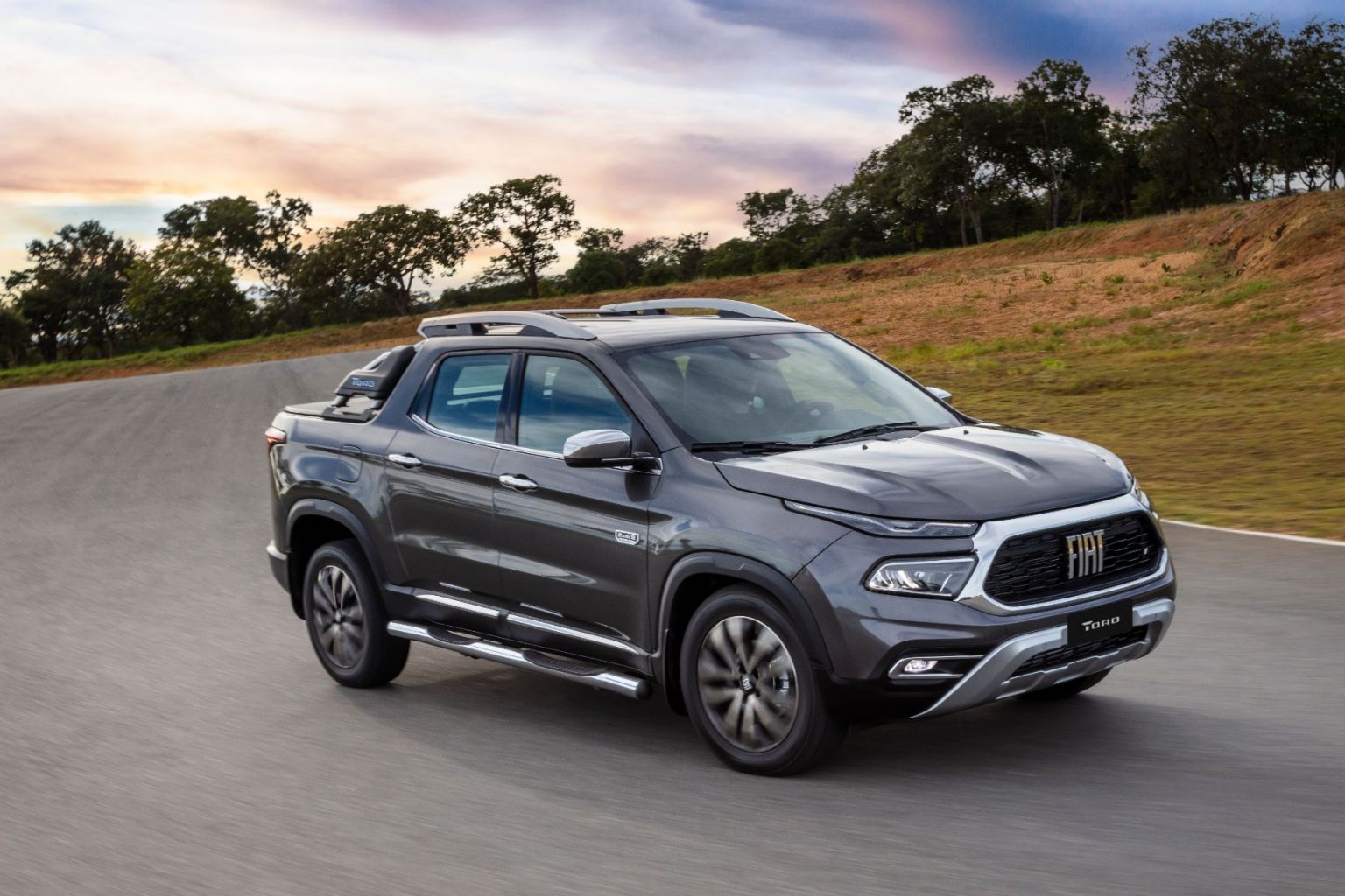 Ram Rampage x Fiat Toro: comparativo das picapes primas da Stellantis