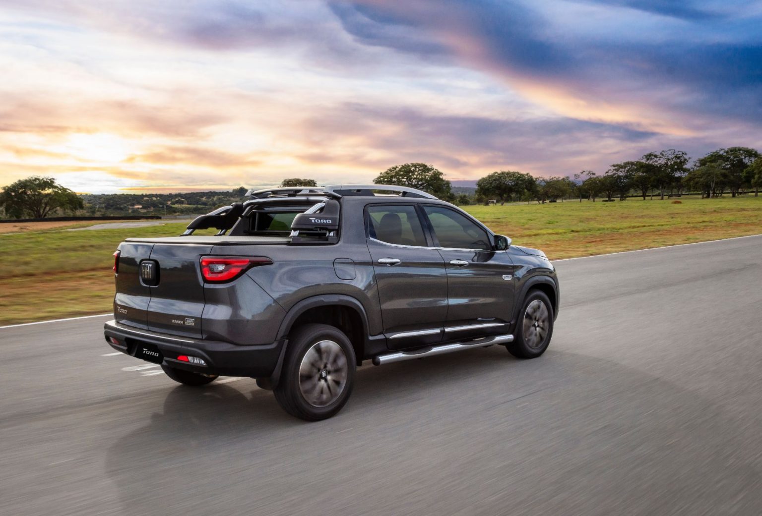 Ram Rampage x Fiat Toro: comparativo das picapes primas da Stellantis