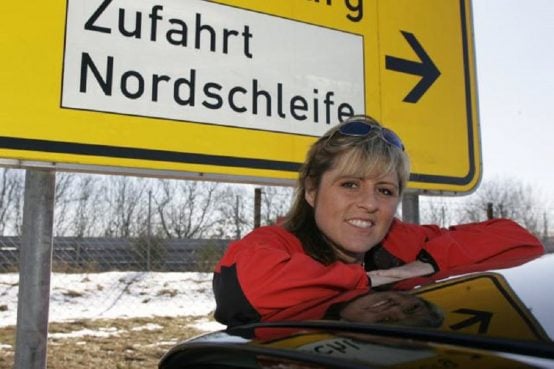 Primeira curva de Nurburgring agora se chama Sabine Schmitz