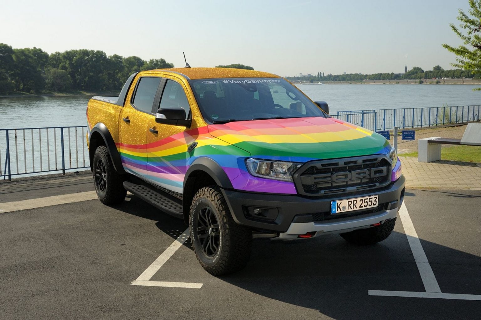 Ranger Raptor "muito gay" é resposta da Ford para valentão da internet