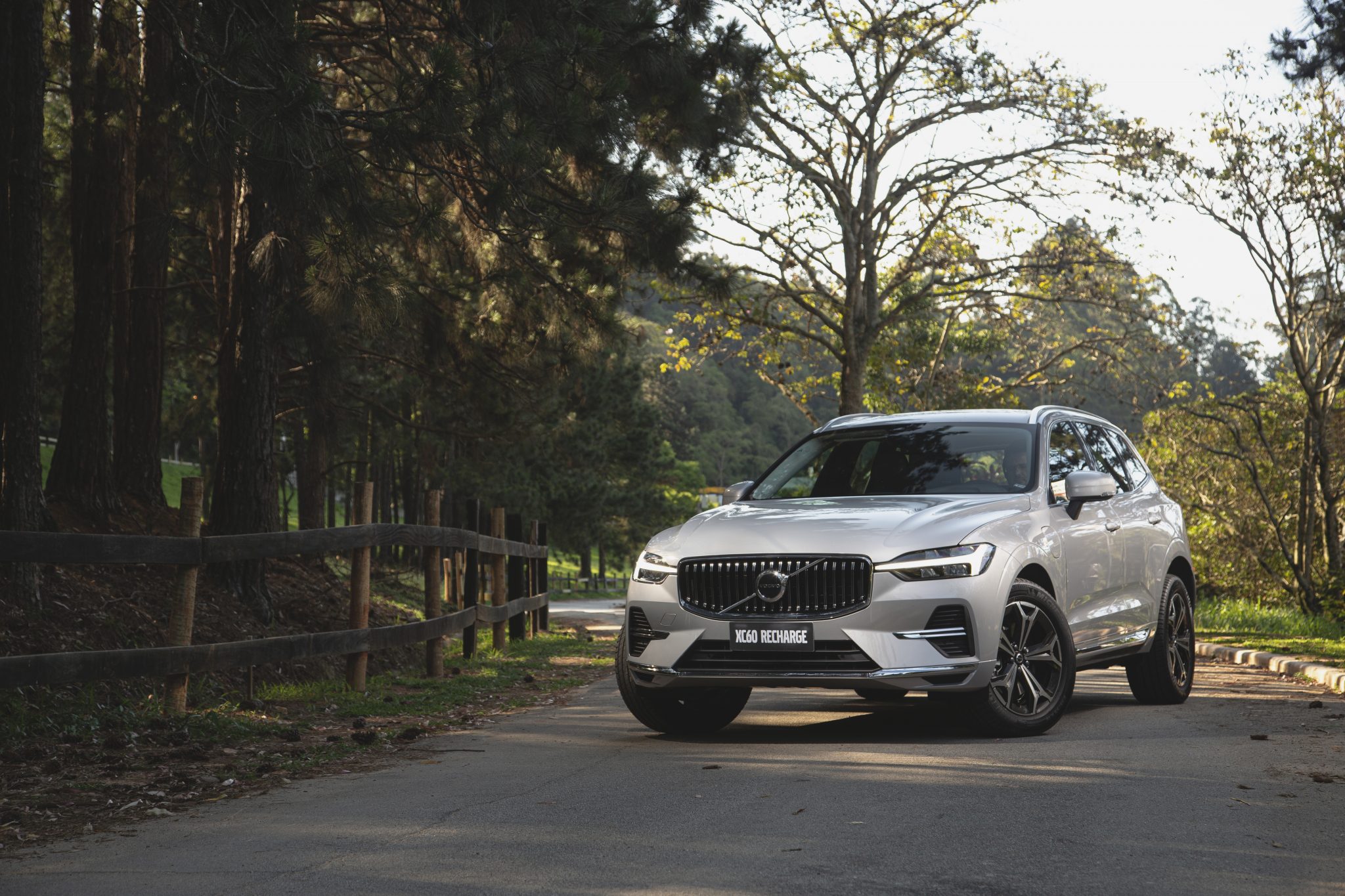 Volvo XC60 2022 traz novidades em design, equipamentos e versões