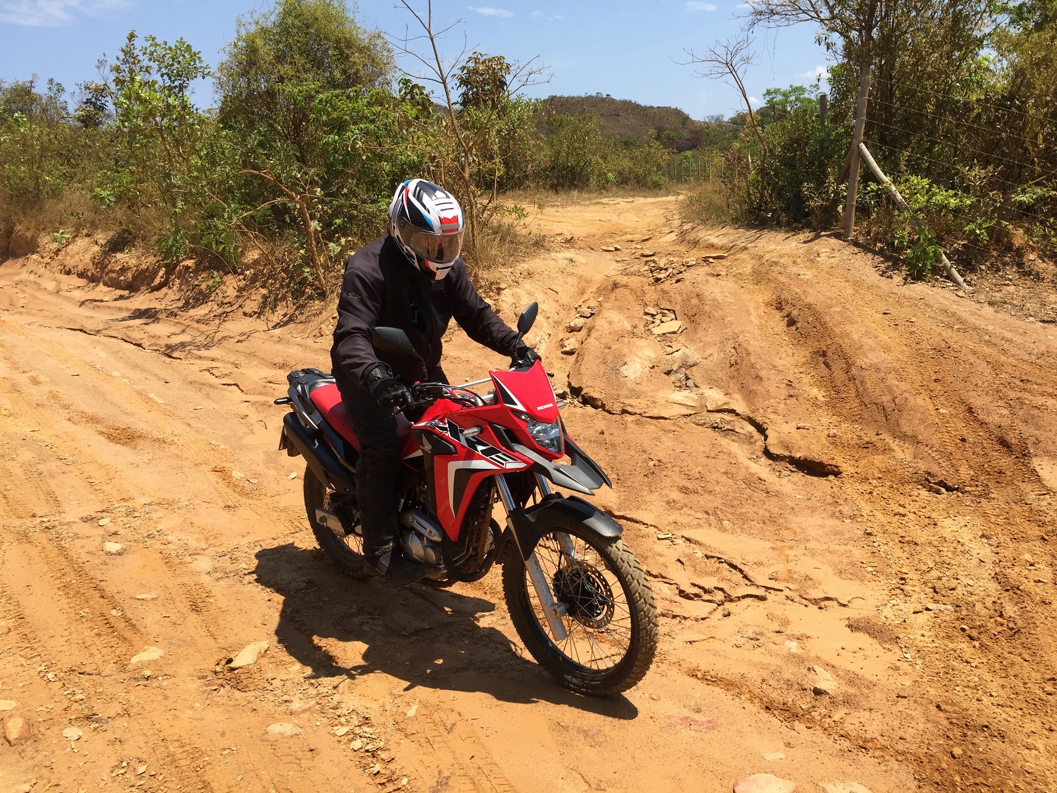 Honda XRE 300 Rally: linha 2022 "quer ser grande"