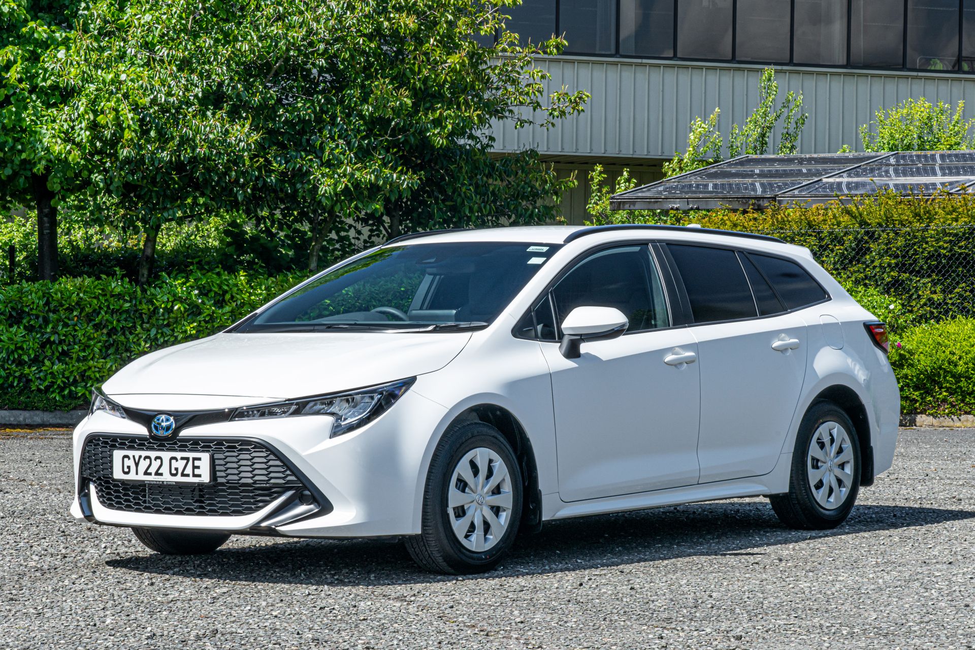 Perua do Toyota Corolla híbrido ganha versão furgão
