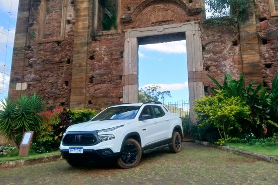 Fiat Toro Ultra: Vale a pena apostar na picape "sedã"?