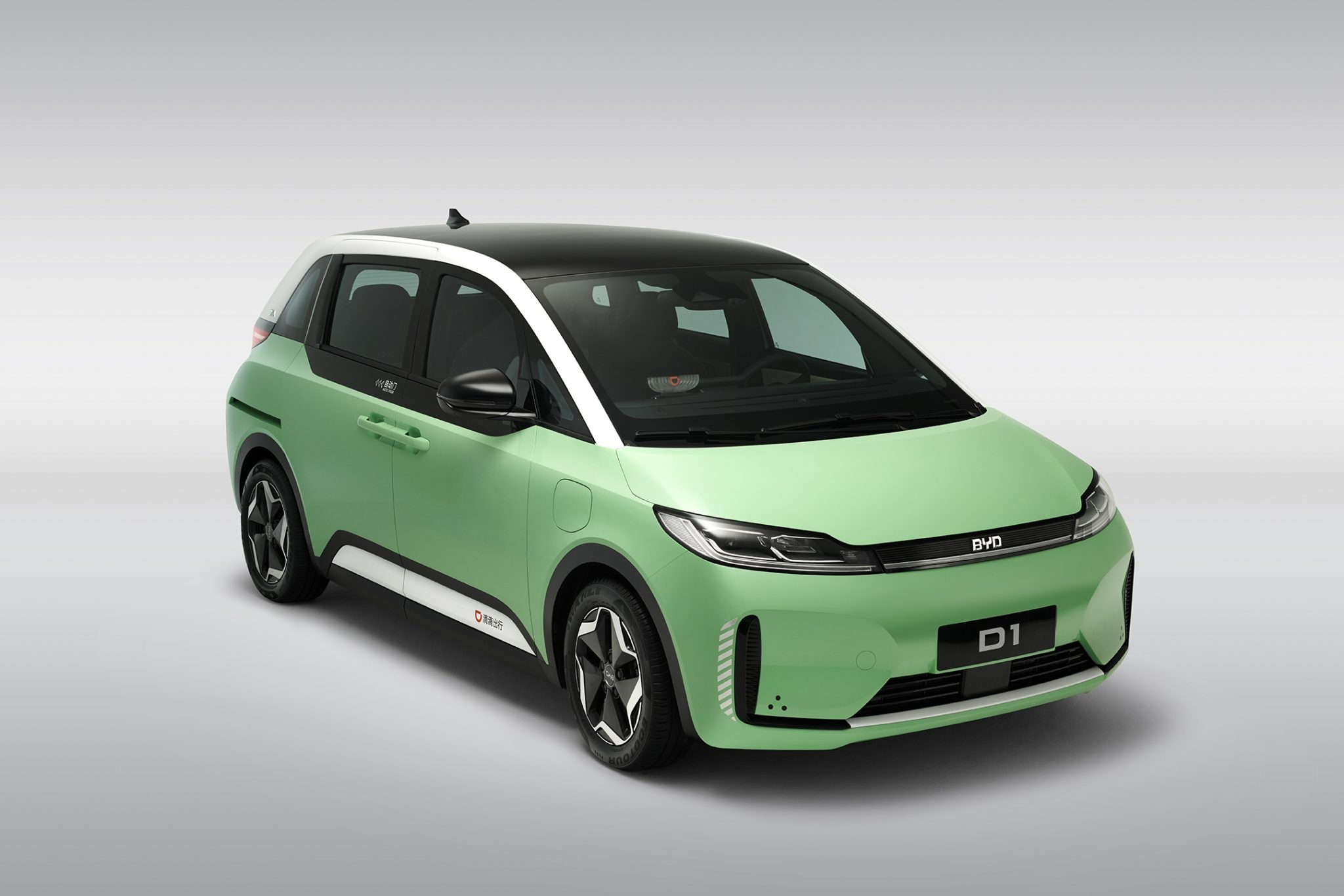 BYD testa D1 e já prepara chegada do Dolphin no país