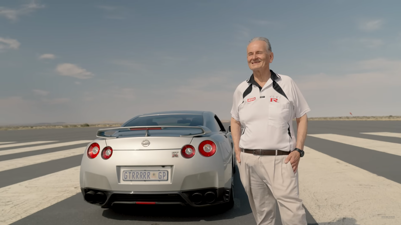 Idoso realiza 'sonho' de alcançar os 350 km/h em seu Nissan GT-R