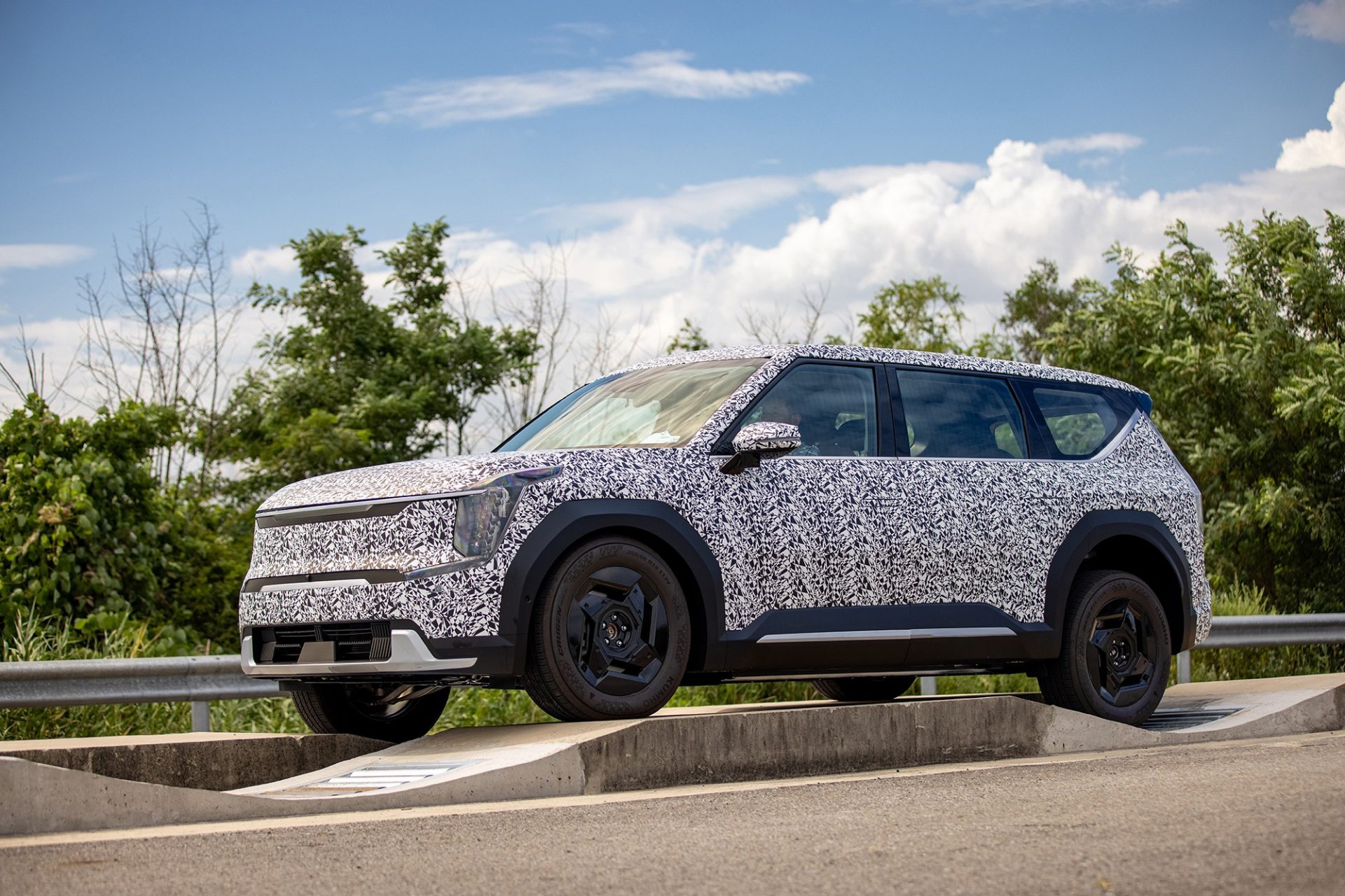 Kia EV9 passa por testes finais antes do lançamento previsto para 2023