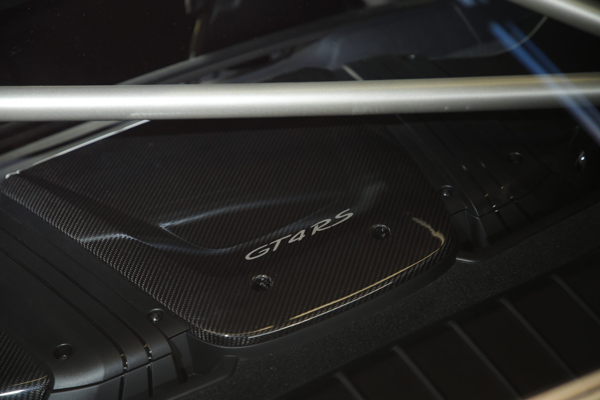 Porsche 718 Cayman GT4 RS anda rápido até com "lastro" extra