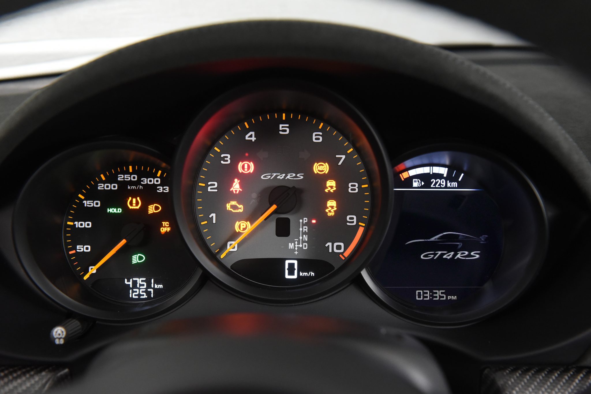 Porsche 718 Cayman GT4 RS anda rápido até com "lastro" extra