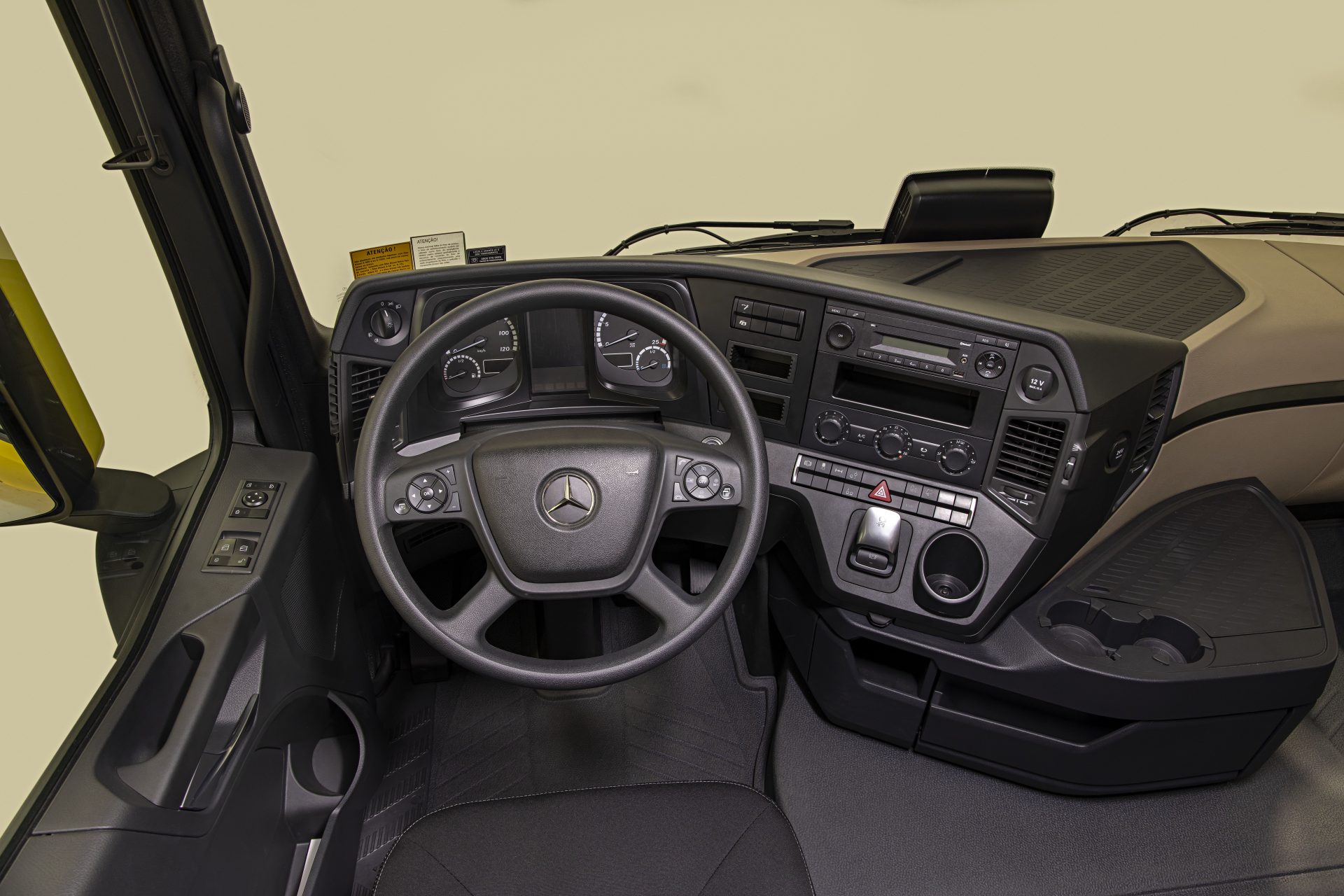 Mercedes-Benz Axor sai de linha no Brasil; conheça seu substituto