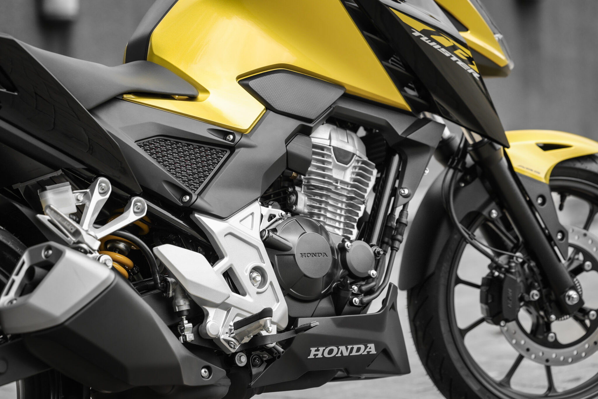 CB 300 R x CB 300 F: problemas no cabeçote são passado