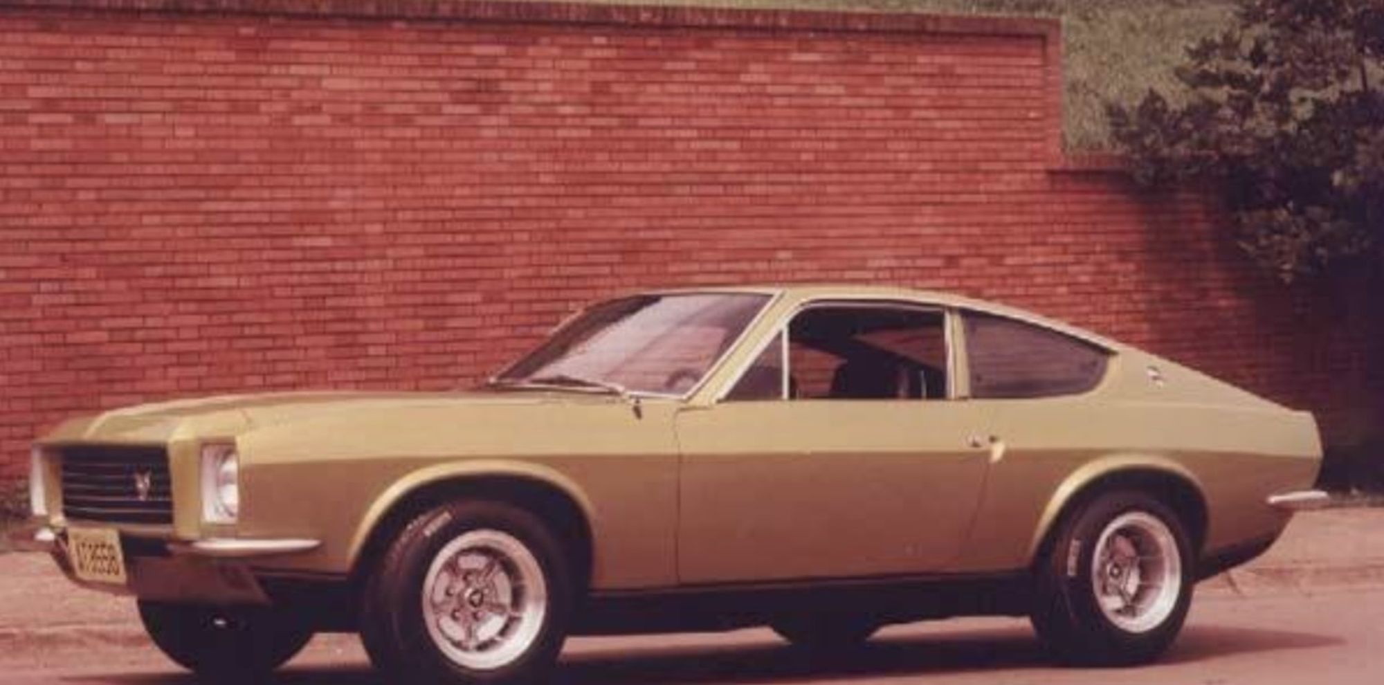 Carros esportivos nacionais da década de 70 em detalhes