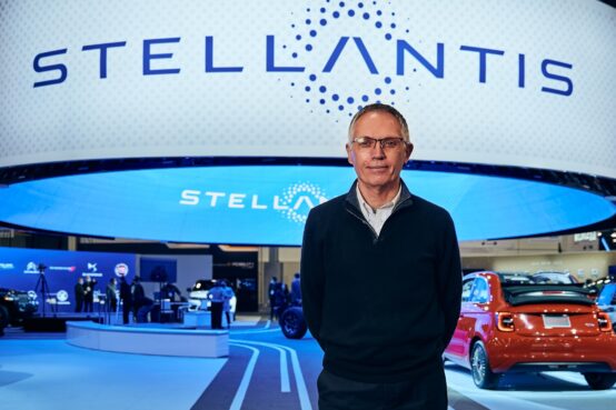 CEO da Stellantis 'ganha 2739 Fiat Mobi' como salário!