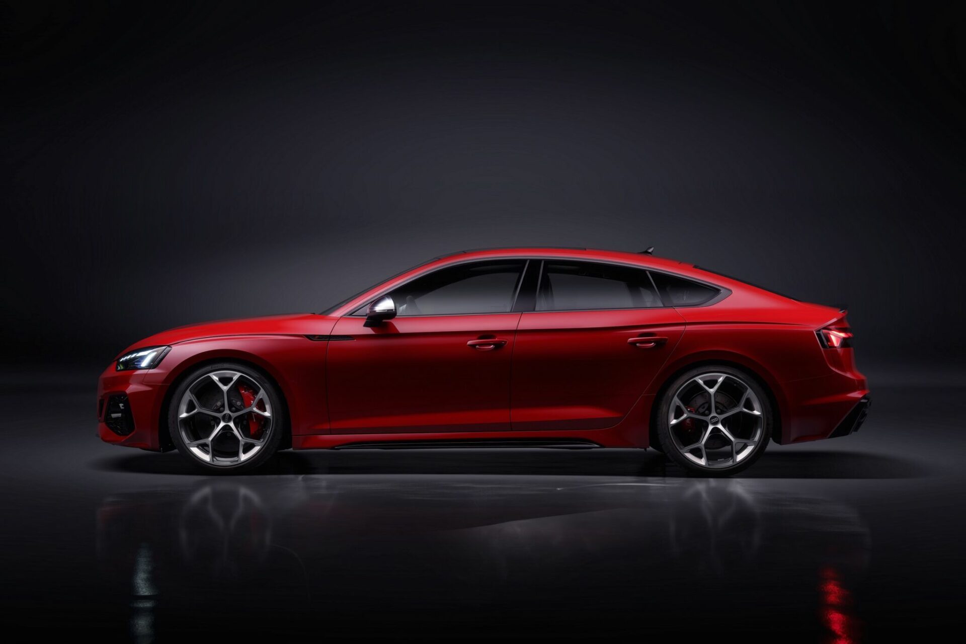 Audi RS 5 Competition Plus e Track entram em pré-venda no Brasil
