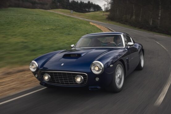 Britânicos constroem versão modernizada da Ferrari 250 GT SWB