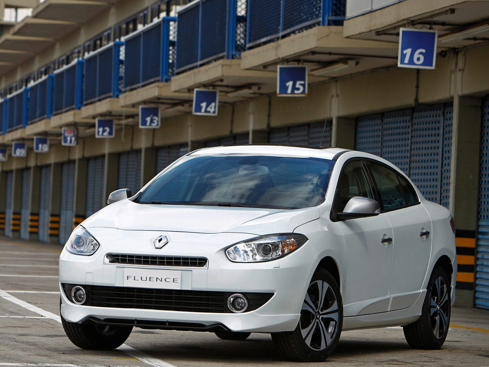 Carro usado: 9 fatos sobre o Renault Fluence 2015