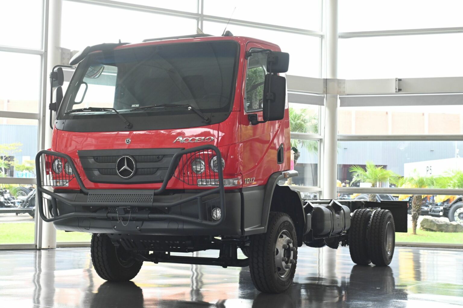 Mercedes-Benz apresenta novo Actros 'aventureiro', na Agrishow 2023