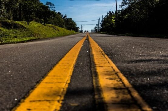 Faixa de trânsito e suas cores: aprenda o significado para evitar multas