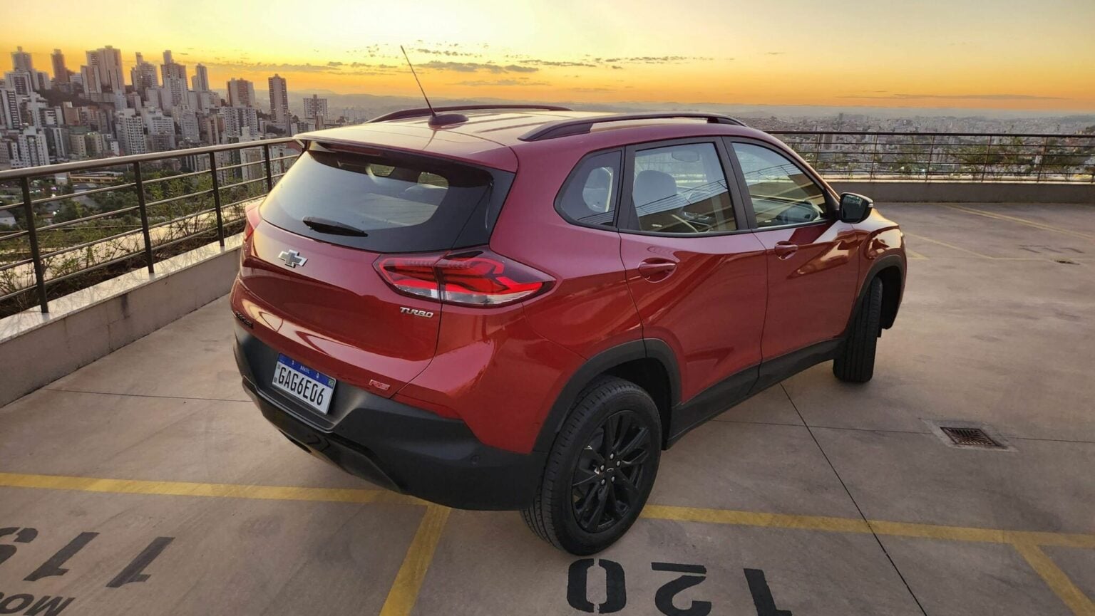 Teste Chevrolet Tracker RS 2024: Equipamentos, preço, motor e consumo