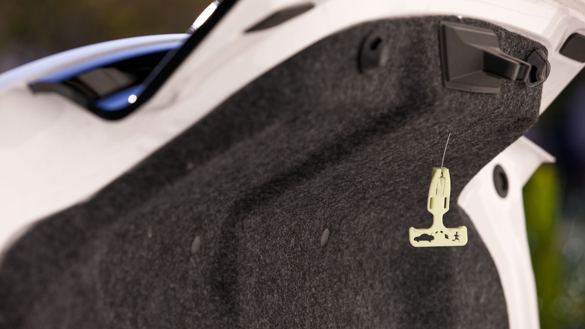 Dispositivo de abrir porta-malas por dentro pode se tornar obrigatório