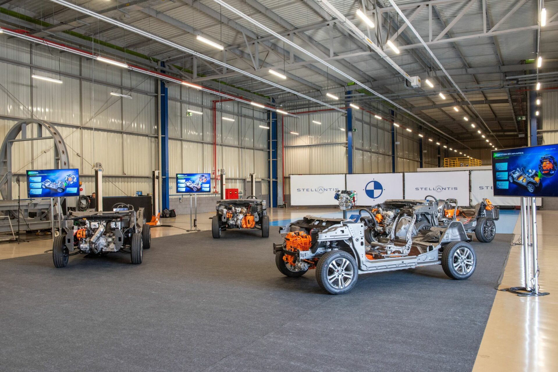 Stellantis apresenta seus ‘carros do futuro’ no Brasil