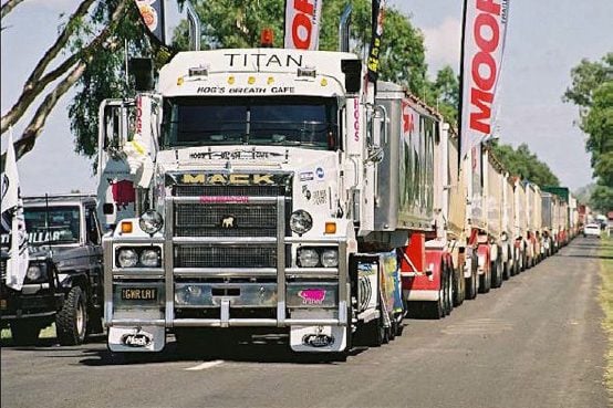 Caminhão mais longo do mundo tinha mais de 100 carretas