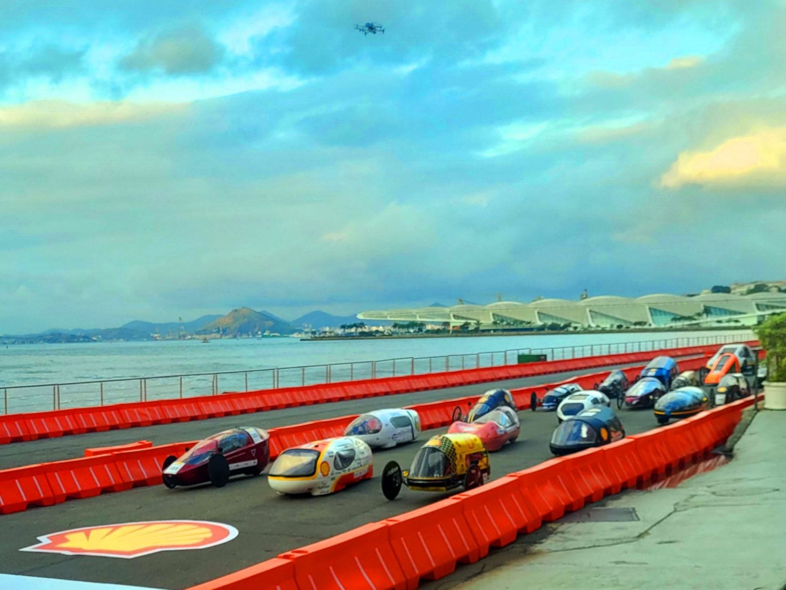Shell Eco-Marathon coloca carros feitos por estudantes na pista