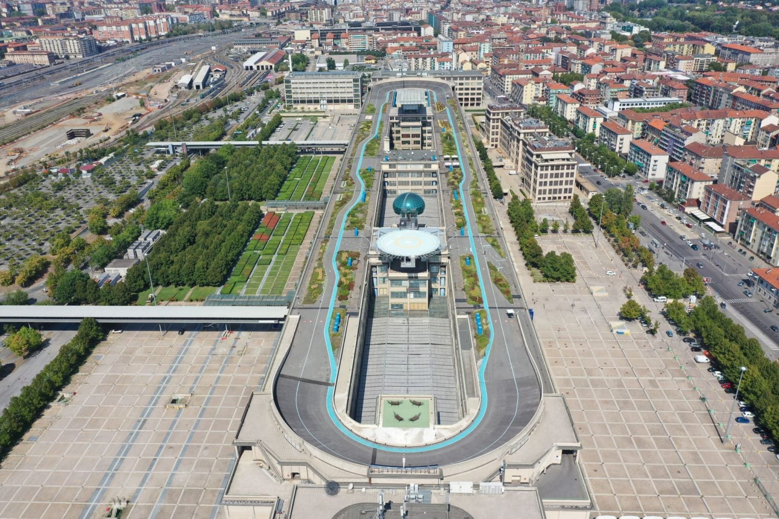 Lingotto: um desafio dirigir na pista de teste no teto de uma montadora!