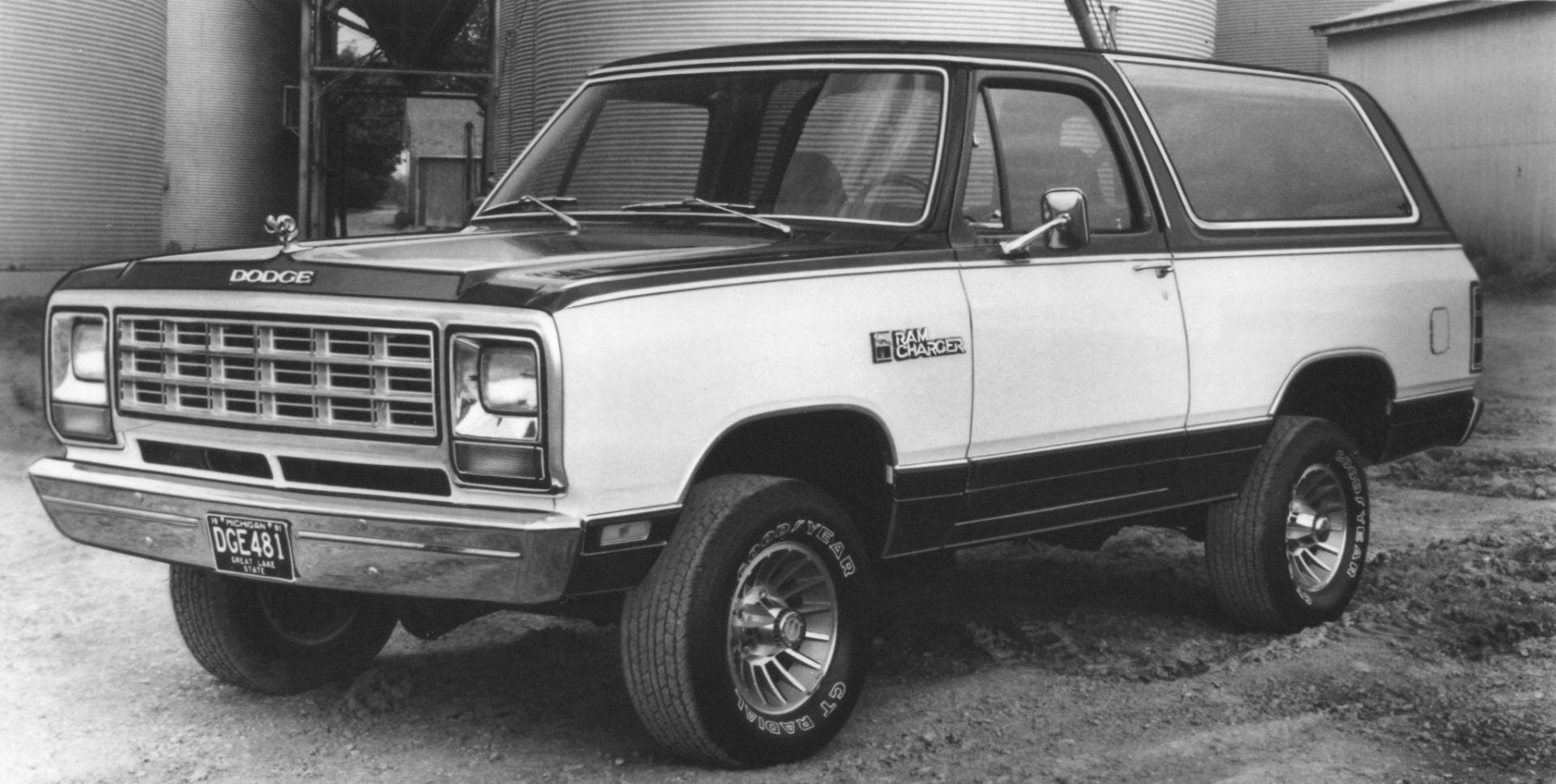 Ram 1500 Ramcharger é a picape elétrica que não precisa de tomada