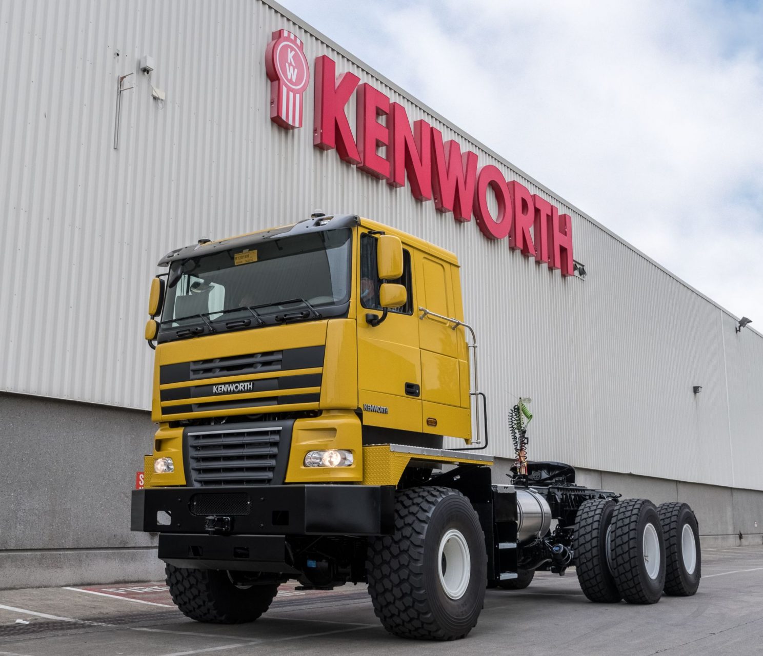 Kenworth 963: o gigantesco caminhão feito sob medida