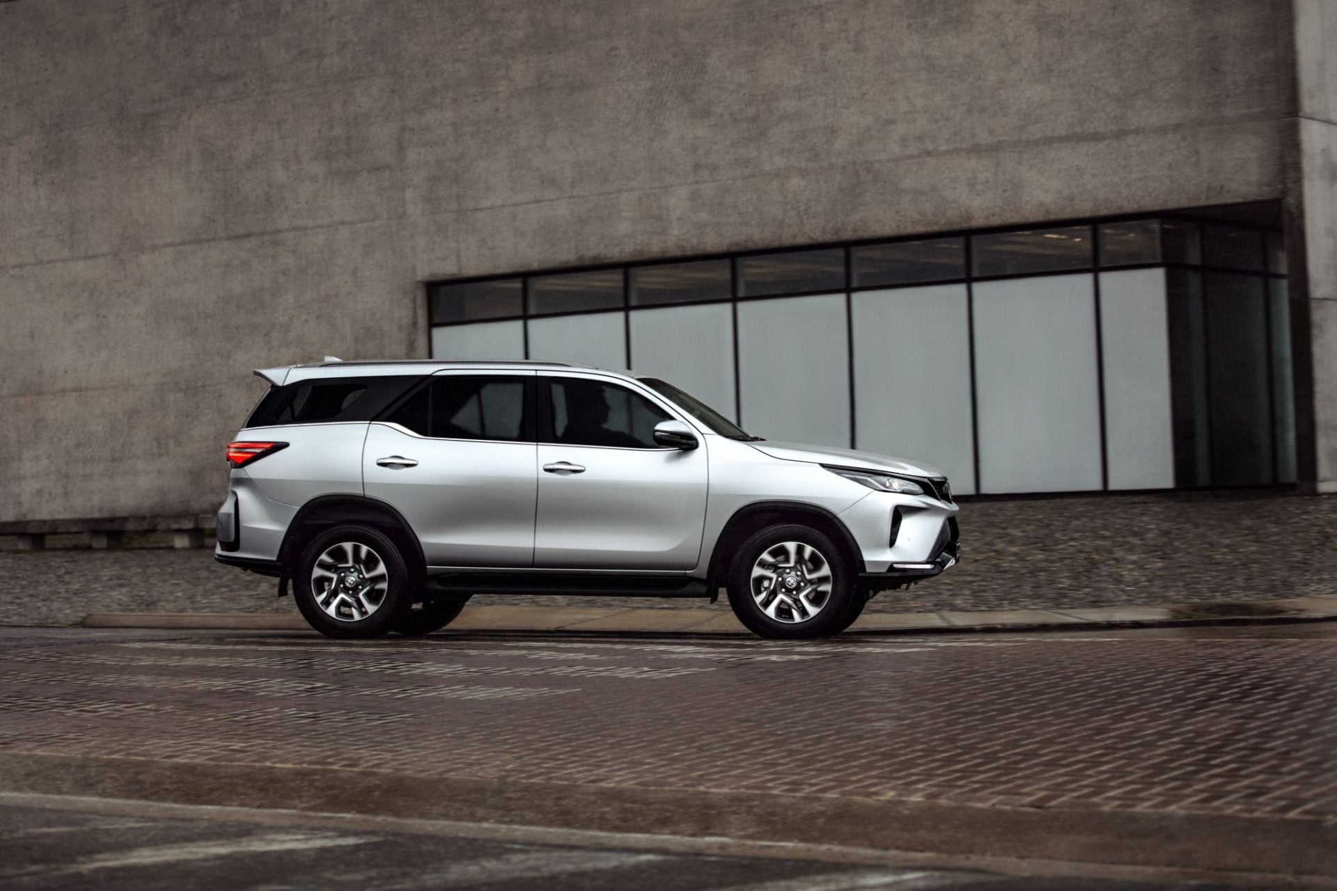 Toyota atualiza linha SW4, com versão SRX Platinum