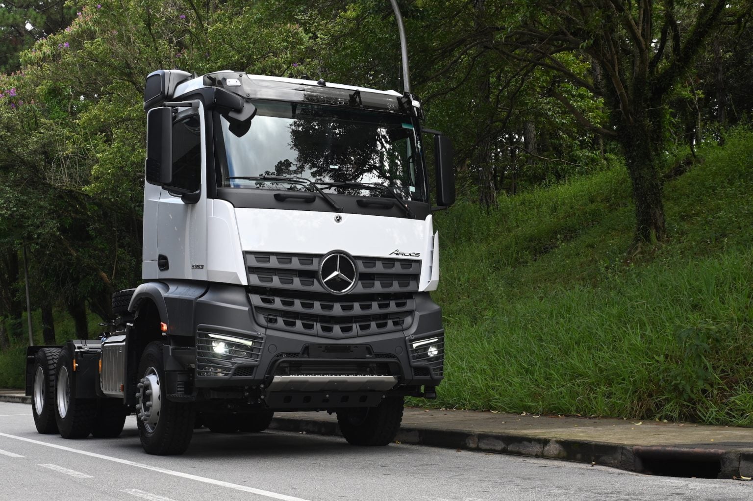 Mercedes-Benz revela mudanças para a linha Actros e Arocs 2024