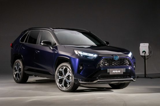 Toyota RAV4 Plug-in Hybrid 2024 chega por R$ 400 mil