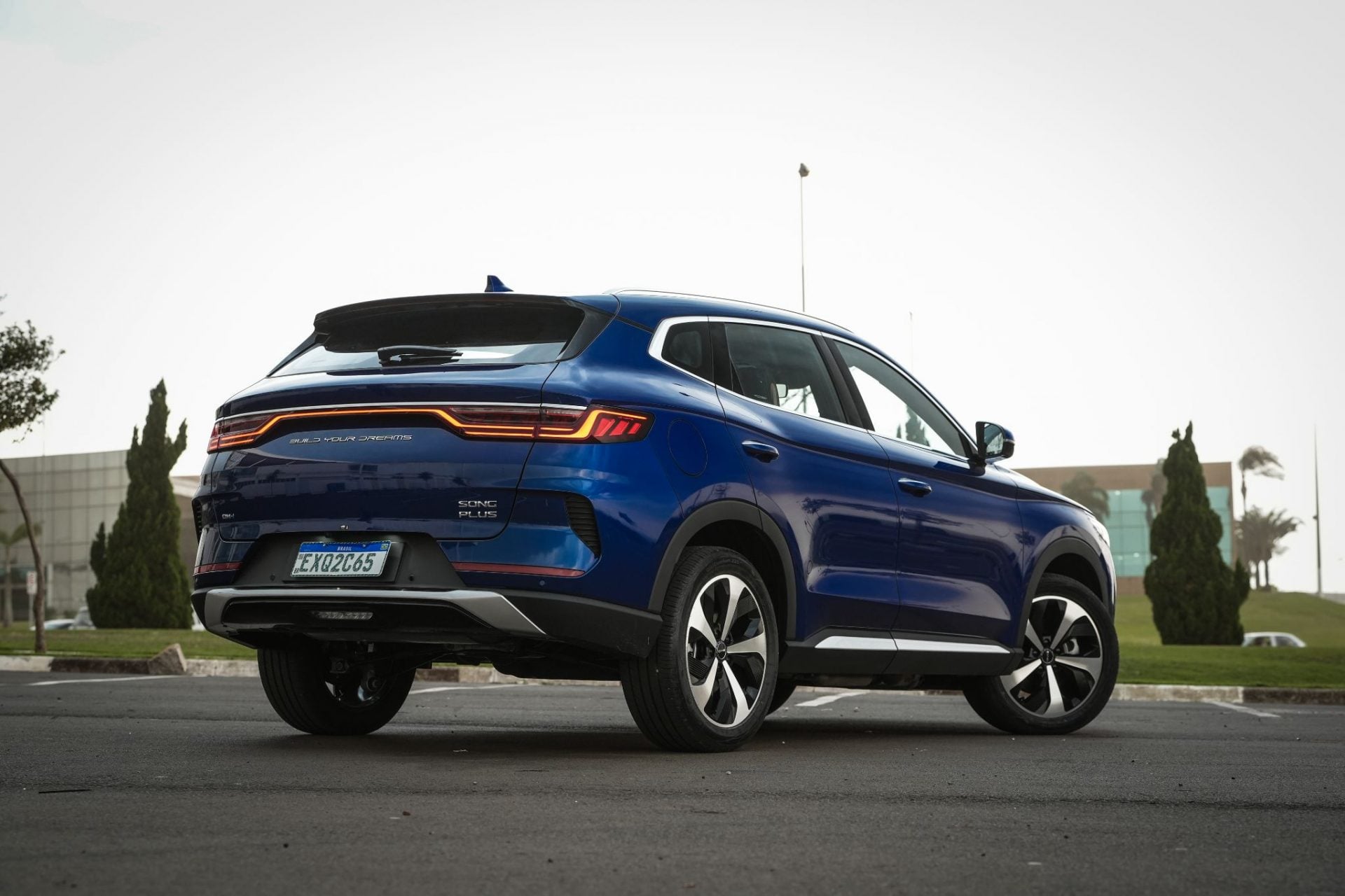 BYD Song Plus 2025 ganha autonomia maior e fica mais caro