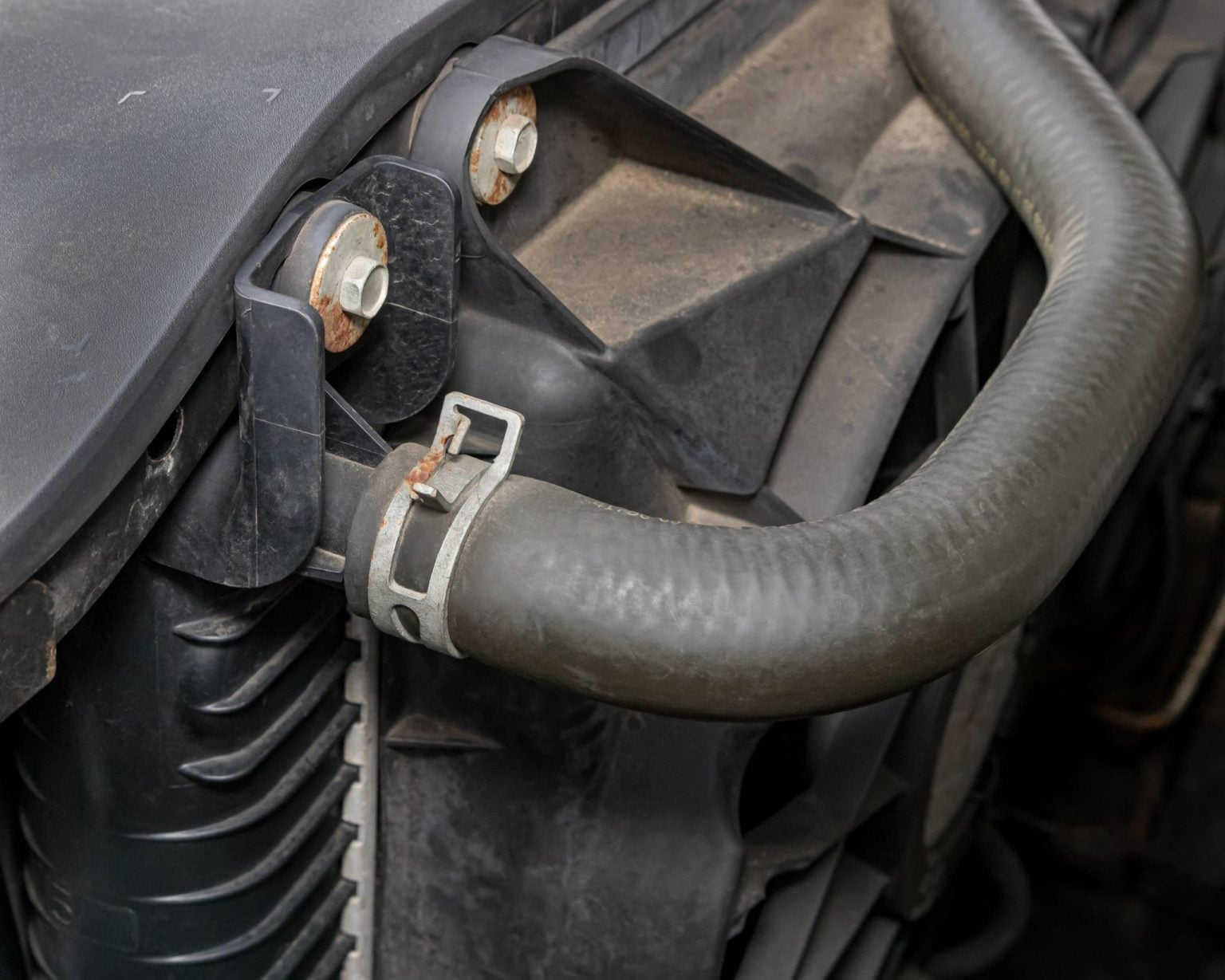 Troca das mangueiras do carro: devo substituir todas ou uma cada vez?