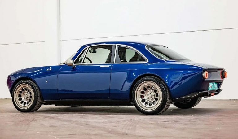 Oficina italiana converte Alfa Romeo Giulia GTA elétrica em restomod