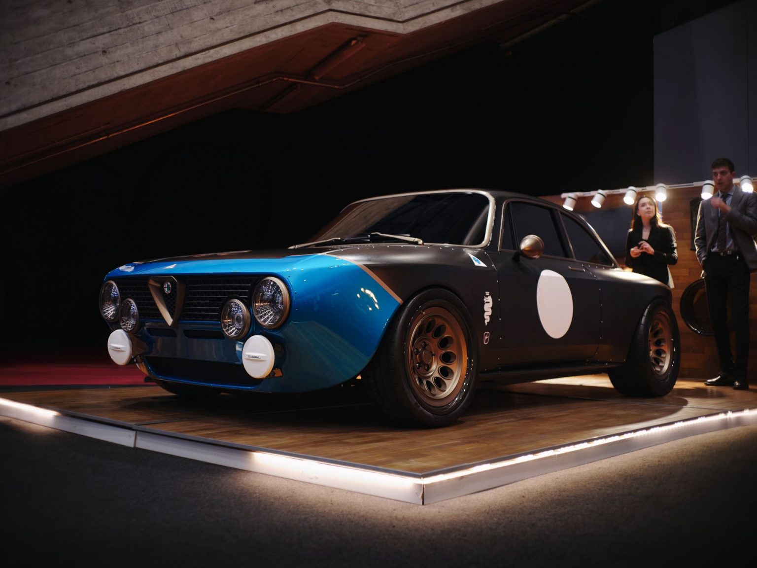 Oficina italiana converte Alfa Romeo Giulia GTA elétrica em restomod