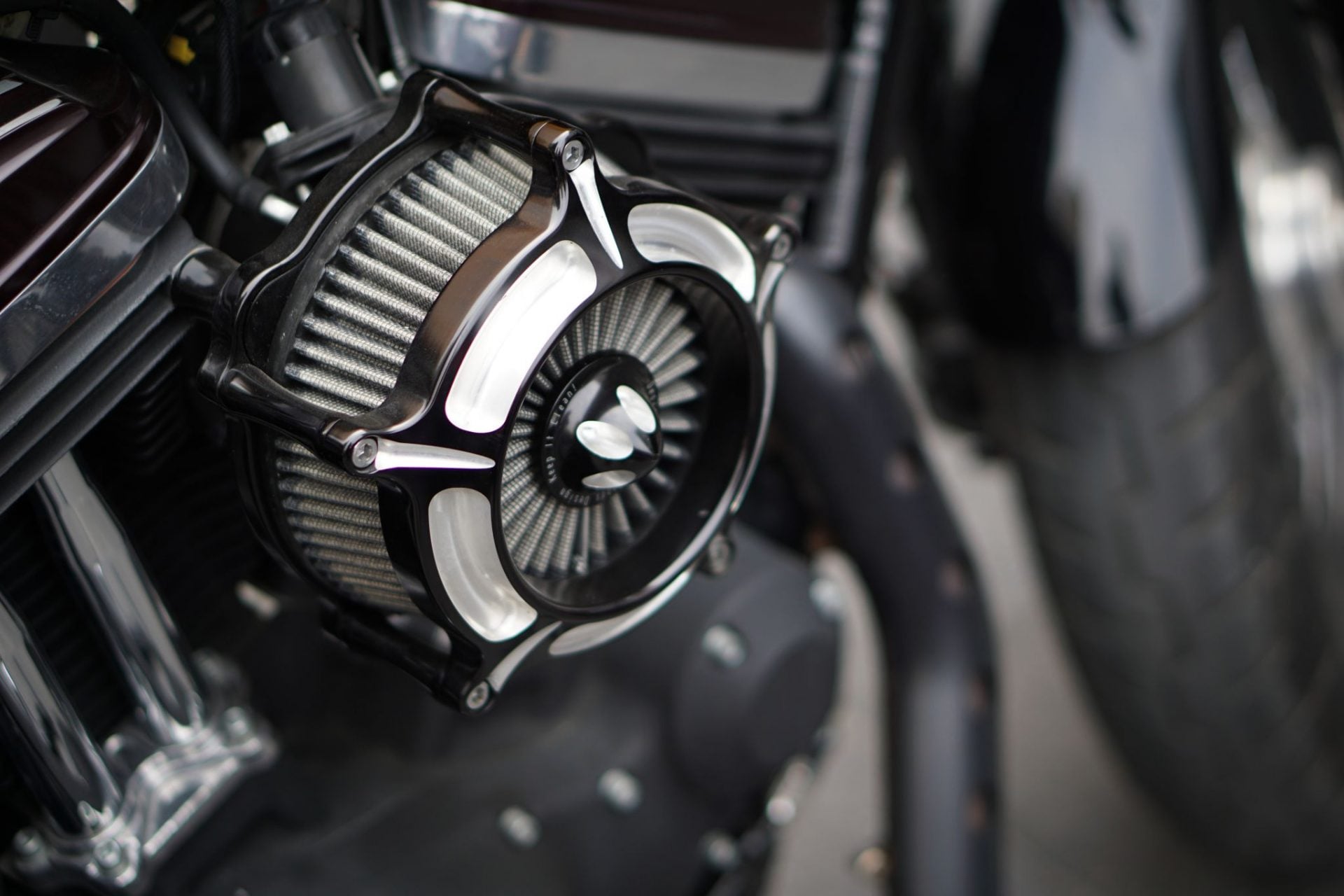 Tirar o filtro de ar da moto aumenta a velocidade... do estrago
