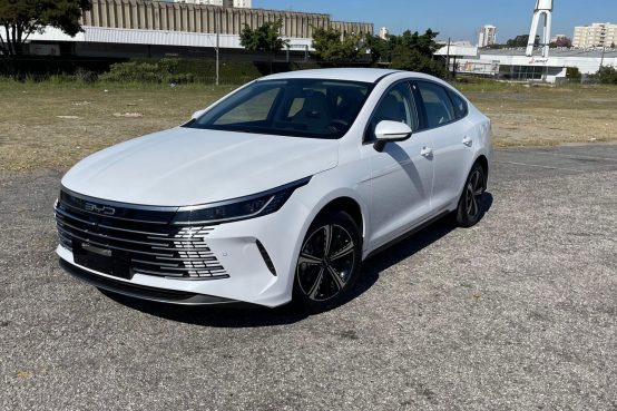 BYD King: sedã PHVE líder no mundo chega para derrubar Corolla