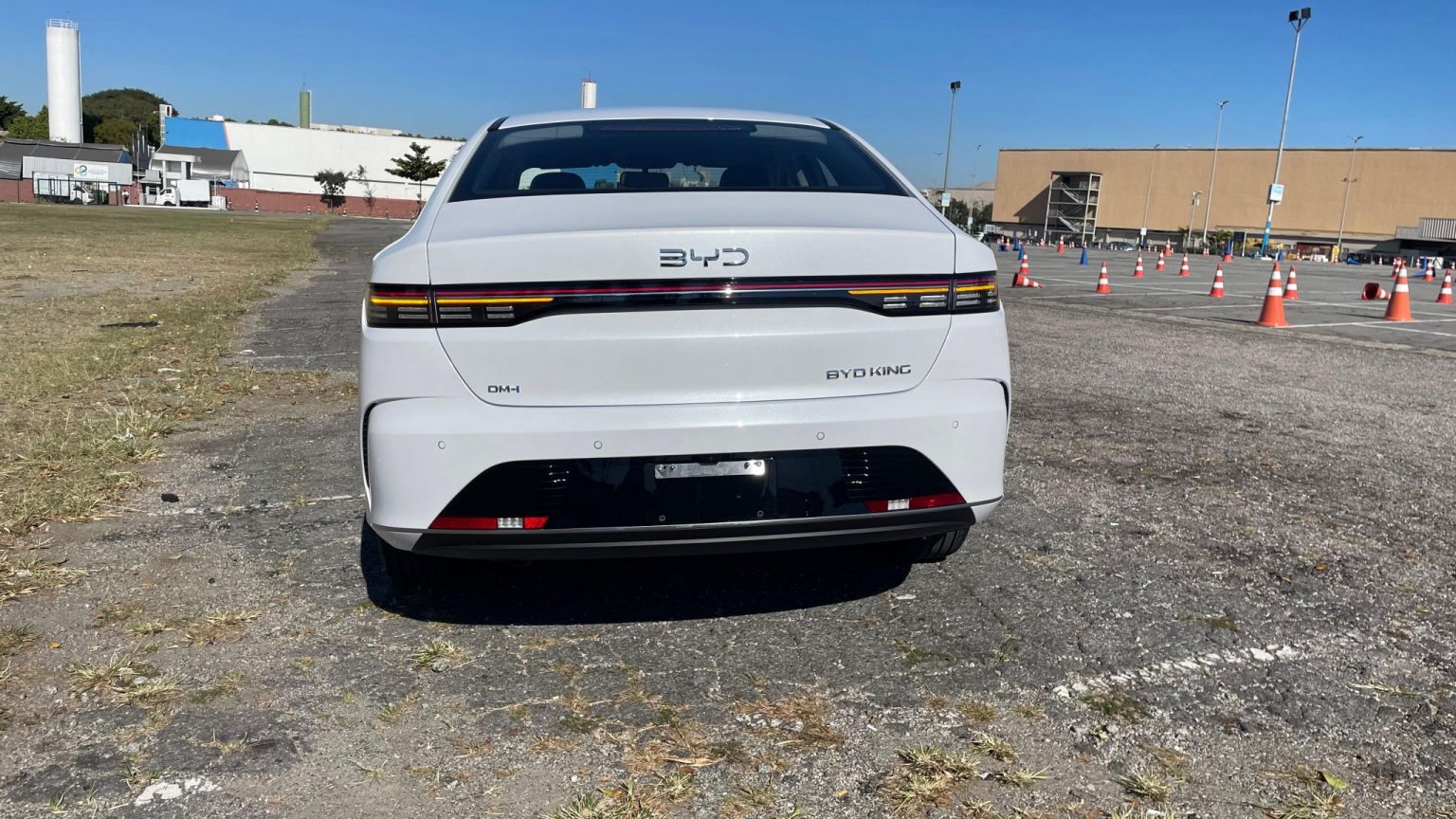 BYD King: sedã PHVE líder no mundo chega para derrubar Corolla