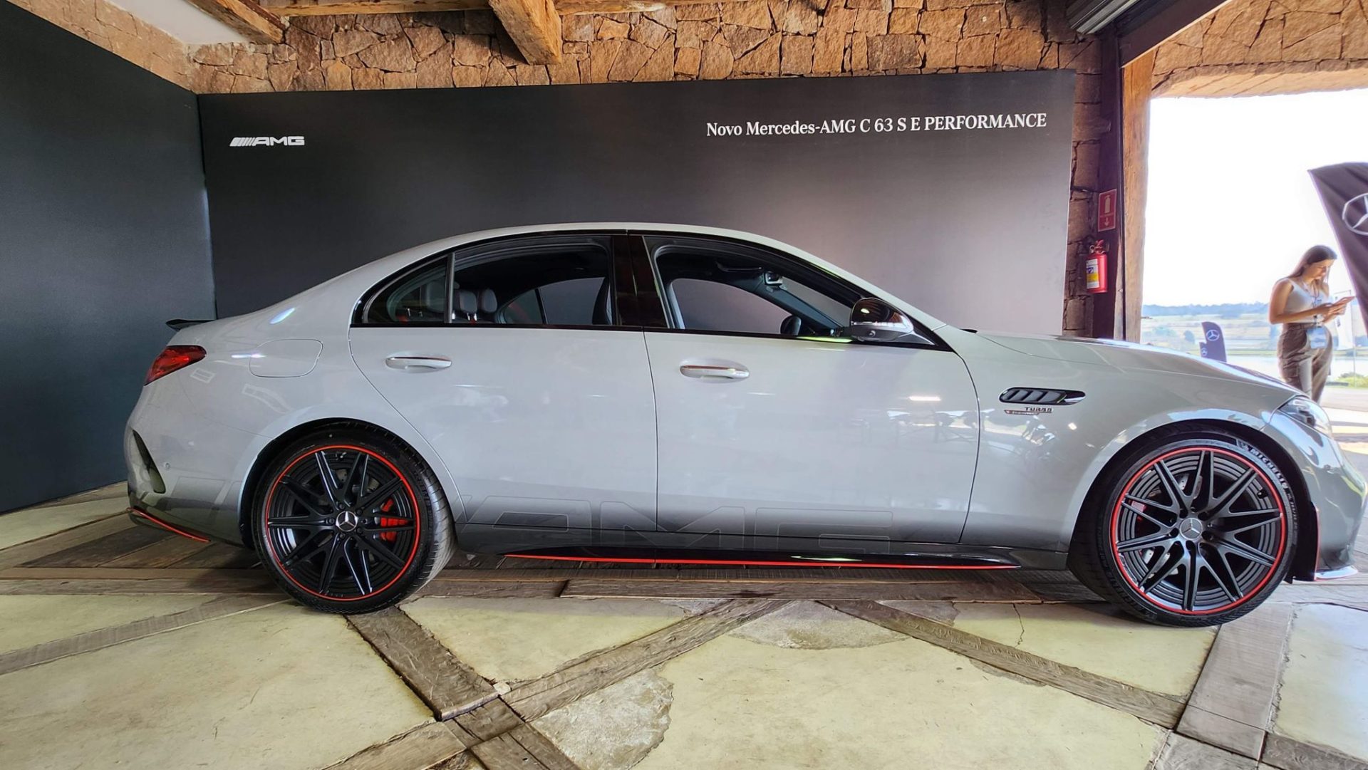 Mercedes C63 S E Performance F1 Edition chega por R$ 1 milhão