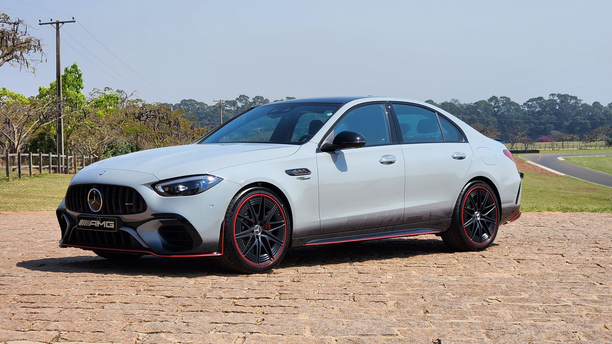 Mercedes C63 S E Performance F1 Edition chega por R$ 1 milhão