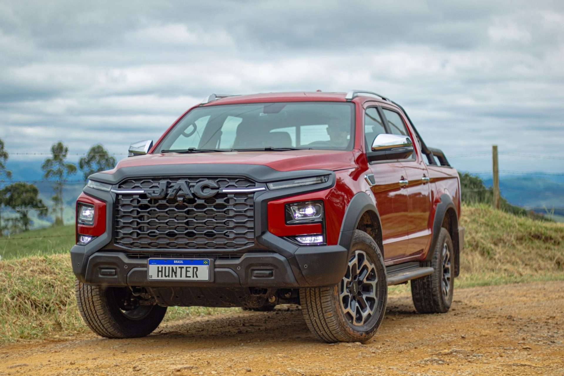 JAC Hunter: versões elétrica, diesel automática e manual
